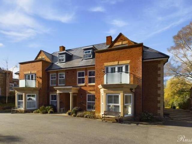 2 Bedroom Ground Floor Flat For Sale In Chandos Road