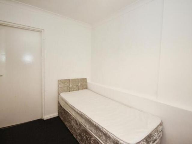 2 bedroom ground floor flat for sale in Charles Gardner Road, Leamington Spa, CV31
