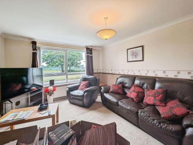 2 bedroom ground floor flat for sale in Craigmillar Close, Blakelaw, Newcastle Upon Tyne, NE5