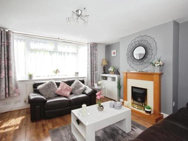 2 bedroom ground floor flat for sale in Crown Way, Leamington Spa, CV32