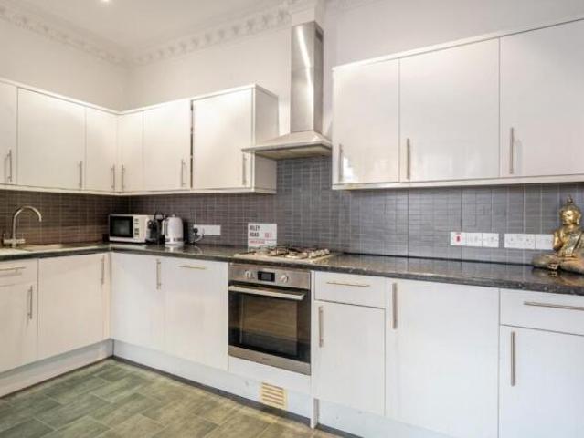 2 bedroom ground floor flat for sale in Alton Road, London, SW15