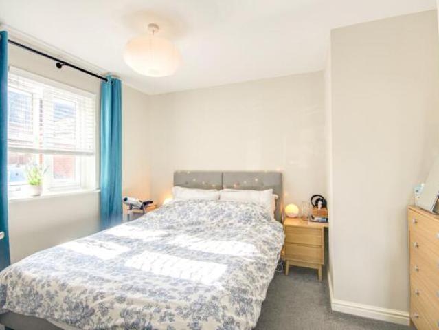 2 bedroom ground floor flat for sale in Boughton Way, Coney Hill, Gloucester, GL4