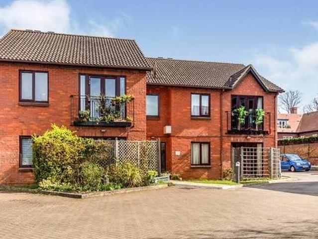 2 bedroom ground floor flat for sale in Batchwood View St Albans AL3