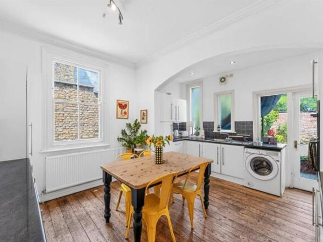 2 bedroom ground floor flat for sale in Balham Park Road, London, SW12