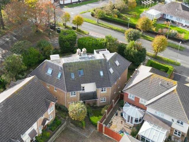 2 Bedroom Ground Floor Flat For Sale In Barton On Sea, New Milton