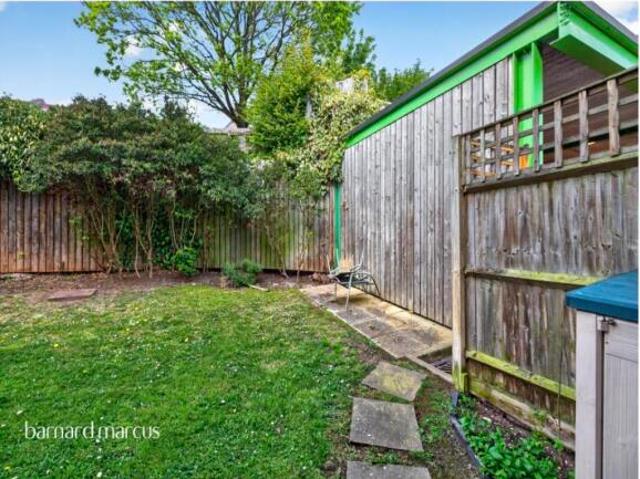 2 bedroom ground floor flat for sale in Beaumaris Gardens, London, SE19