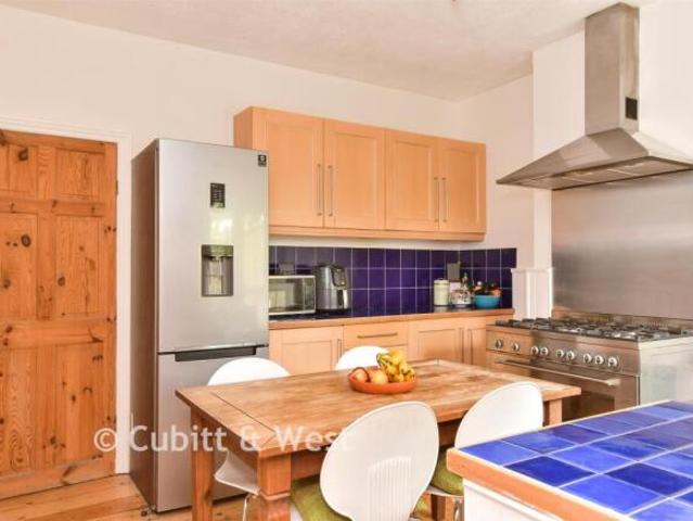 2 bedroom ground floor flat for sale in Bembridge Street, Brighton, East Sussex, BN2