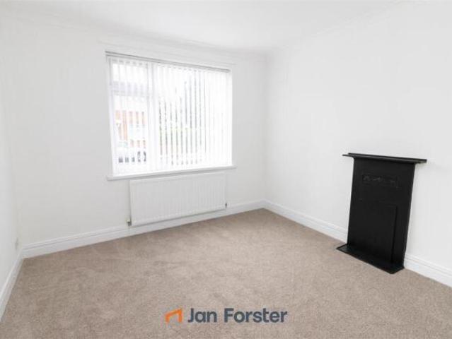 2 bedroom ground floor flat for sale in Birchwood Avenue, High Heaton, Newcastle Upon Tyne, NE7