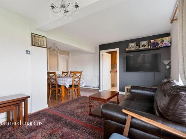 2 bedroom ground floor flat for sale in Blackbush Close, Sutton, SM2
