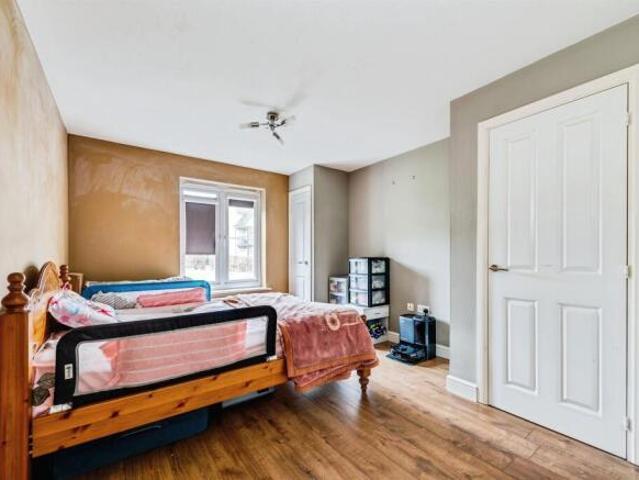 2 bedroom ground floor flat for sale in Brean Road, Swindon, SN25