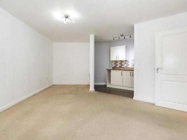 2 bedroom ground floor flat for sale in Broad Gauge Way, City Centre, Wolverhampton, WV10