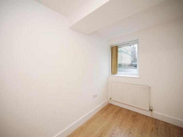 2 bedroom ground floor flat for sale in Brook Street, Luton, LU3