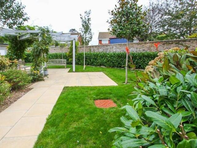 2 bedroom ground floor flat for sale in Grassington Road, Eastbourne, BN20