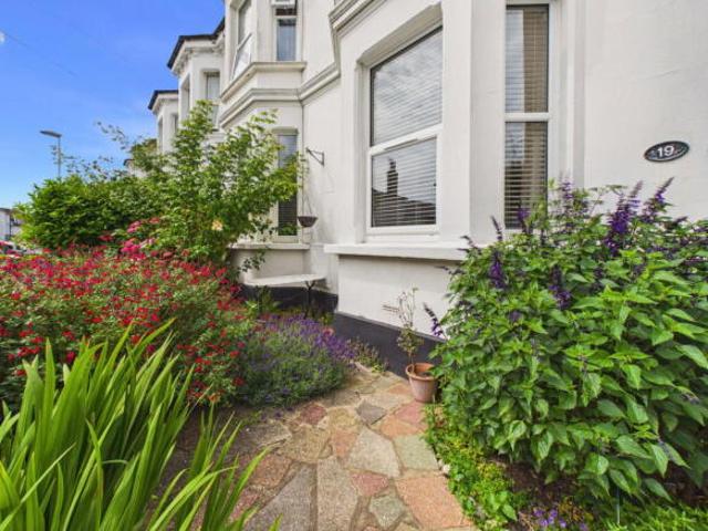 2 bedroom ground floor flat for sale in Gratwicke Road, Worthing, BN11 4BH, BN11
