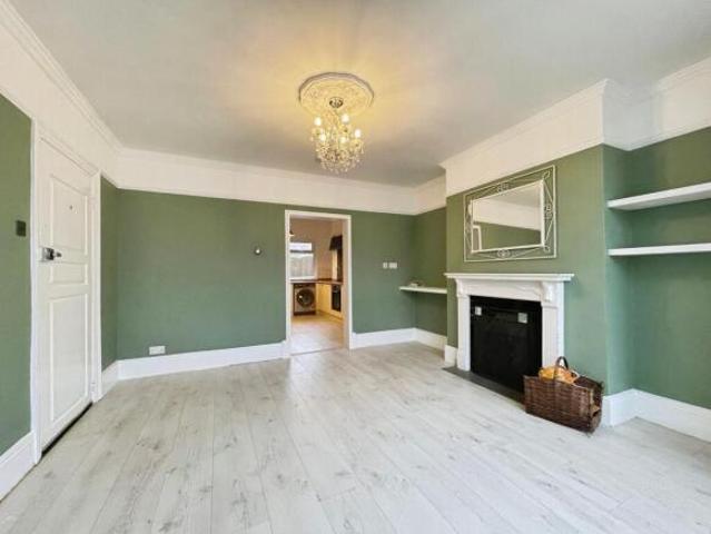 2 bedroom ground floor flat for sale in Douglas Road, Herne Bay, CT6