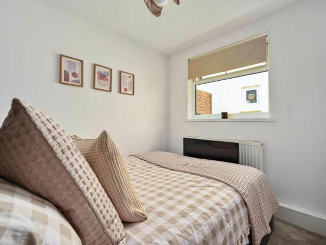 2 bedroom ground floor flat for sale in Devonshire Place, Brighton, BN2