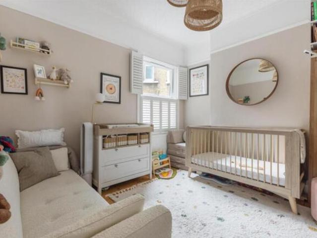 2 bedroom ground floor flat for sale in Dunstans Road, London, SE22