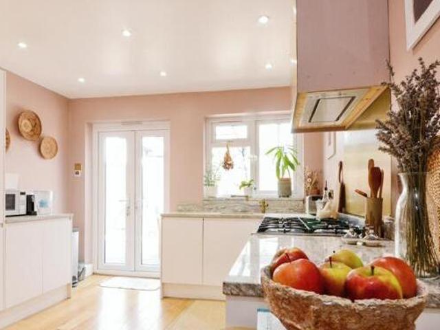 2 Bedroom Ground Floor Flat For Sale In Enfield