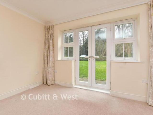 2 bedroom ground floor flat for sale in Eaton Road, Sutton, Surrey, SM2