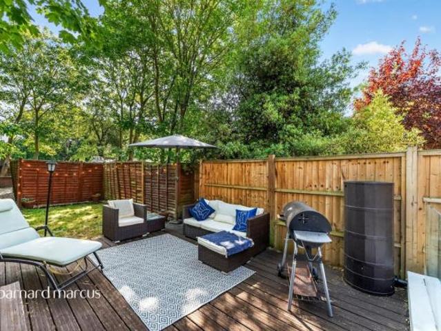 2 bedroom ground floor flat for sale in Eardley Road, London, SW16
