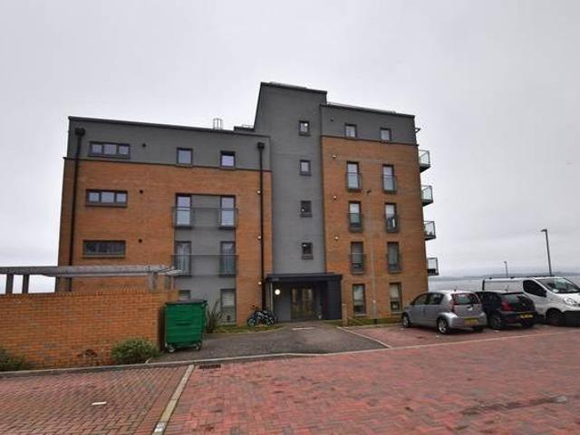2 bedroom ground floor flat for sale in Eldon Street Greenock PA16