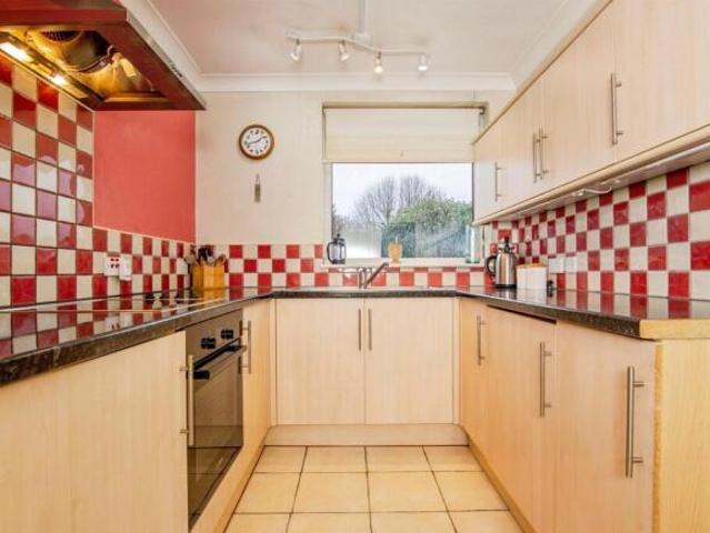 2 bedroom ground floor flat for sale in Elmfield Gardens, Worcester, WR5