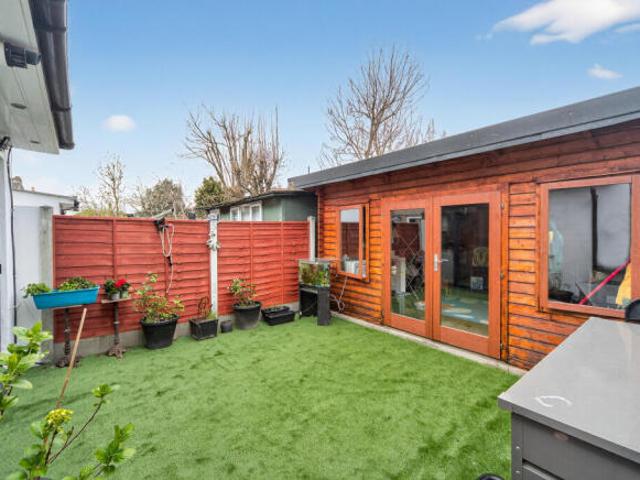 2 bedroom ground floor flat for sale in Elsham Road, London, E11