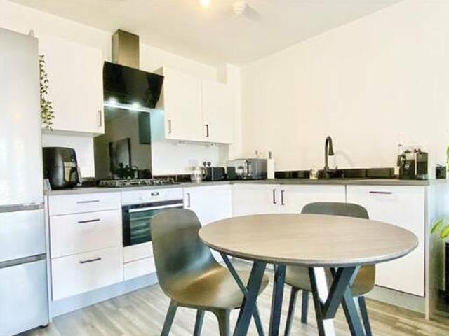 2 bedroom ground floor flat for sale in Ffordd Penrhyn Barry CF62