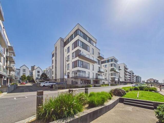 2 bedroom ground floor flat for sale in Fin Street, Plymouth, PL1