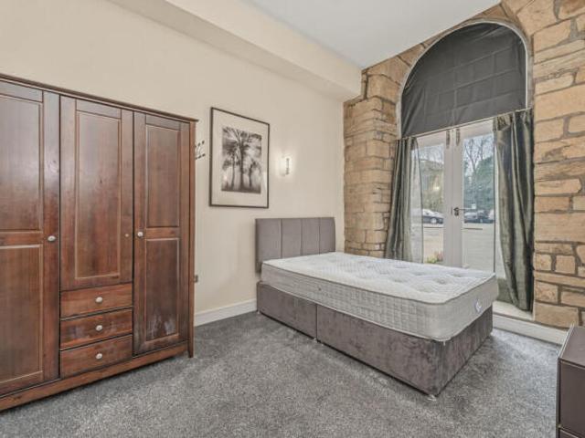 2 bedroom ground floor flat for sale in Firth Street, Huddersfield, HD1
