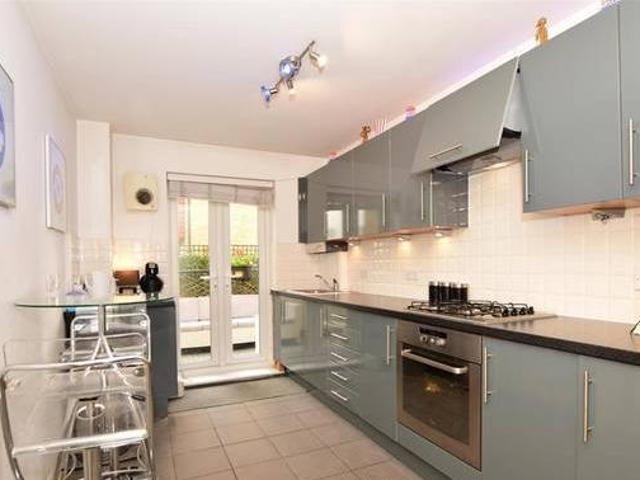 2 bedroom ground floor flat for sale in Friars View Aylesford Kent ME20