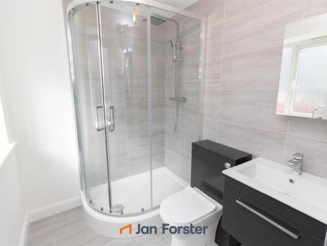 2 bedroom ground floor flat for sale in Knightsbridge Court, Gosforth, Newcastle Upon Tyne, NE3