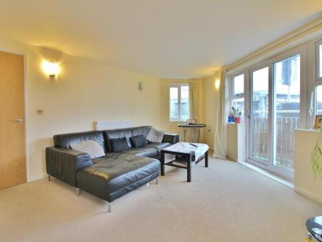 2 bedroom ground floor flat for sale in Kingston Road, Buckland, PO2