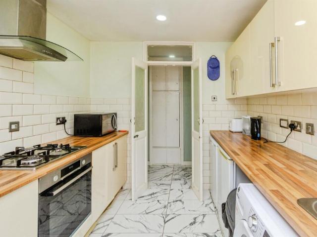 2 bedroom ground floor flat for sale in Hall Green Street, Bilston, WV14