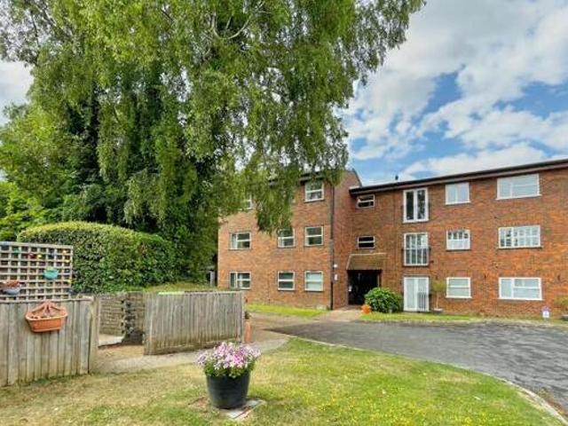 2 Bedroom Ground Floor Flat For Sale In Hassocks, West Sussex