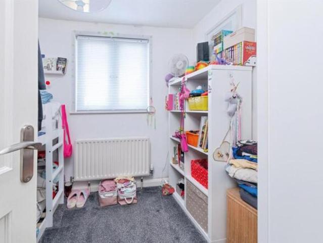 2 bedroom ground floor flat for sale in High Street, Newport Pagnell, MK16