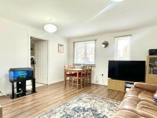 2 Bedroom Ground Floor Flat For Sale In Ilford, London