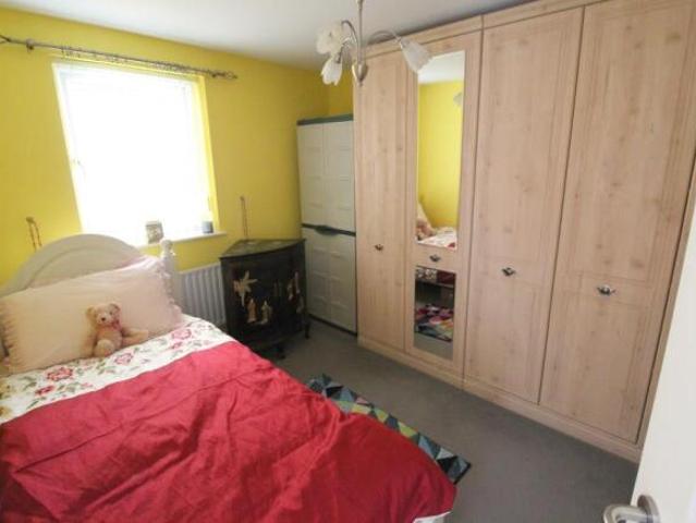 2 bedroom ground floor flat for sale in Jackson Close, Langley, SL3