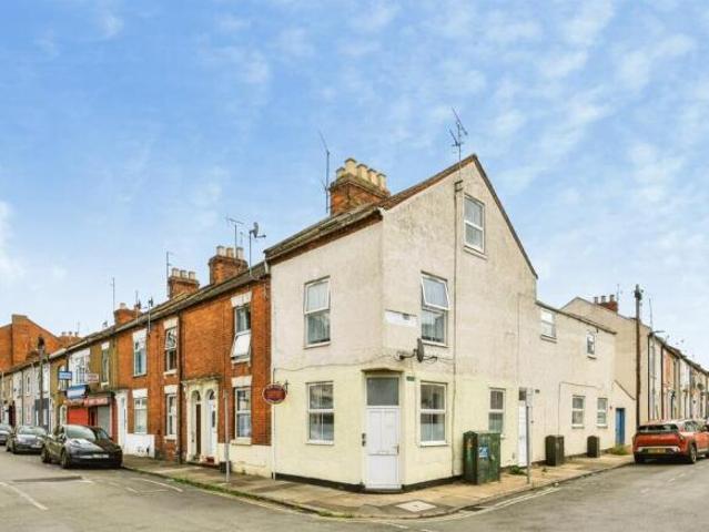 2 bedroom ground floor flat for sale in Oakley Street, Northampton, NN1