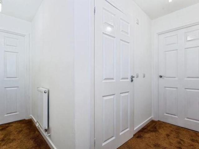 2 bedroom ground floor flat for sale in Longwood Avenue, SLOUGH, SL3