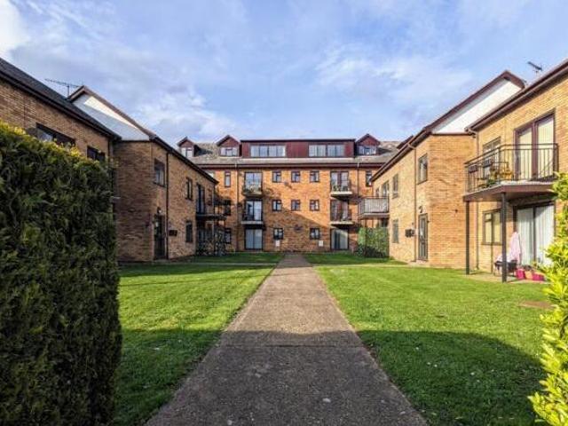2 Bedroom Ground Floor Flat For Sale In London Road