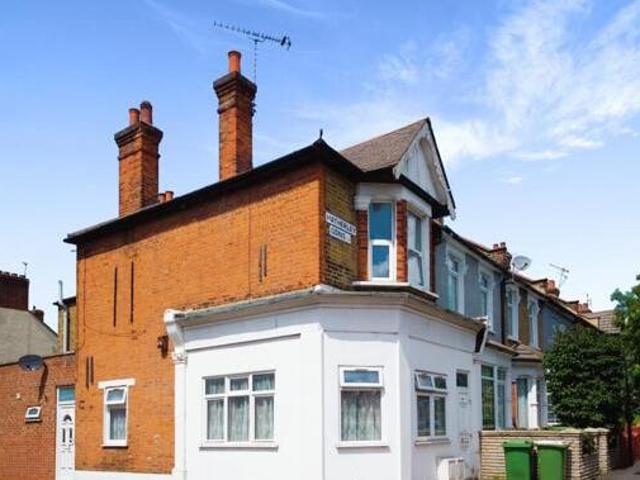 2 Bedroom Ground Floor Flat For Sale In London