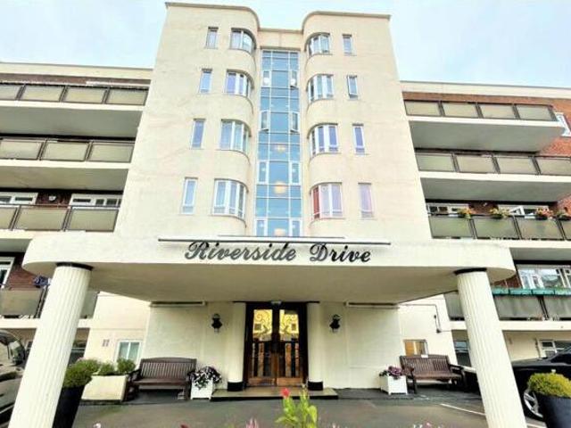 2 Bedroom Ground Floor Flat For Sale In London