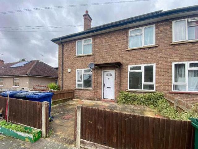 2 Bedroom Ground Floor Flat For Sale In London