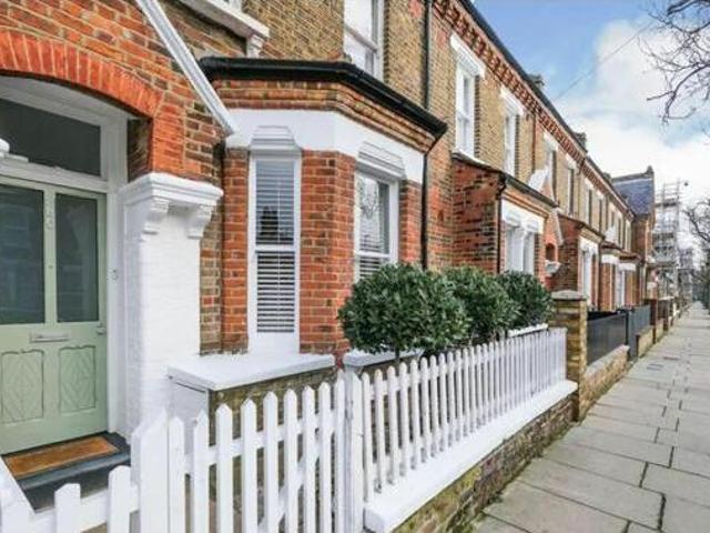 2 Bedroom Ground Floor Flat For Sale In London