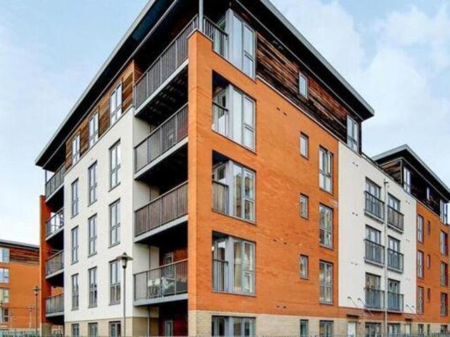 2 Bedroom Ground Floor Flat For Sale In London