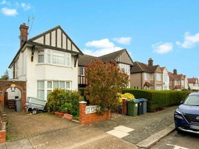 2 Bedroom Ground Floor Flat For Sale In London