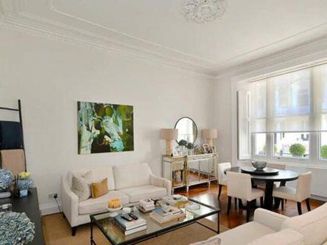 2 Bedroom Ground Floor Flat For Sale In London