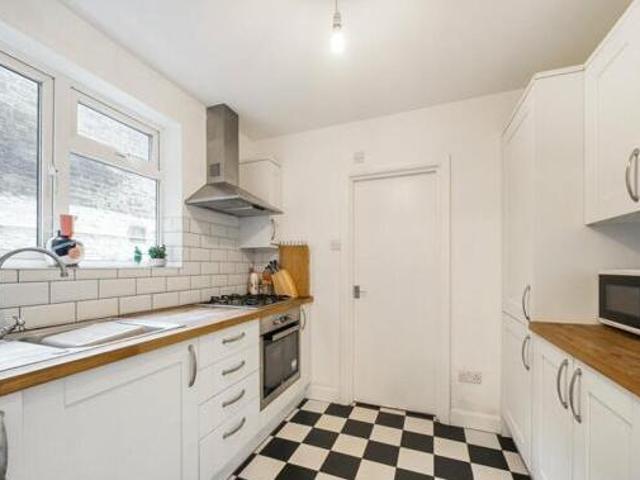 2 Bedroom Ground Floor Flat For Sale In London