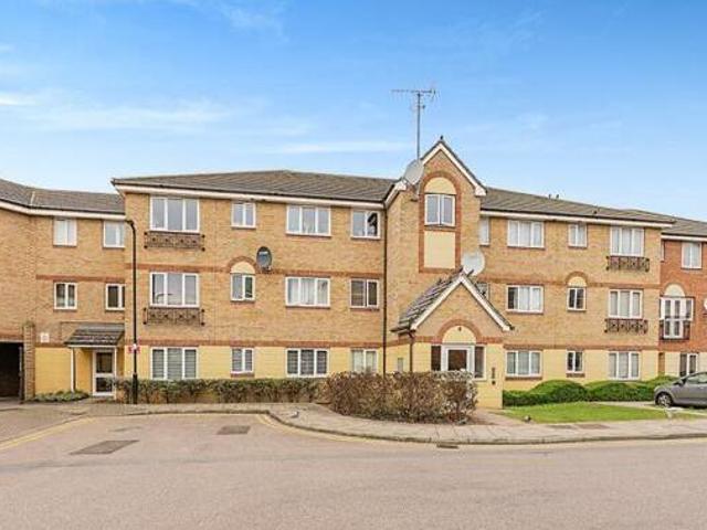 2 Bedroom Ground Floor Flat For Sale In London